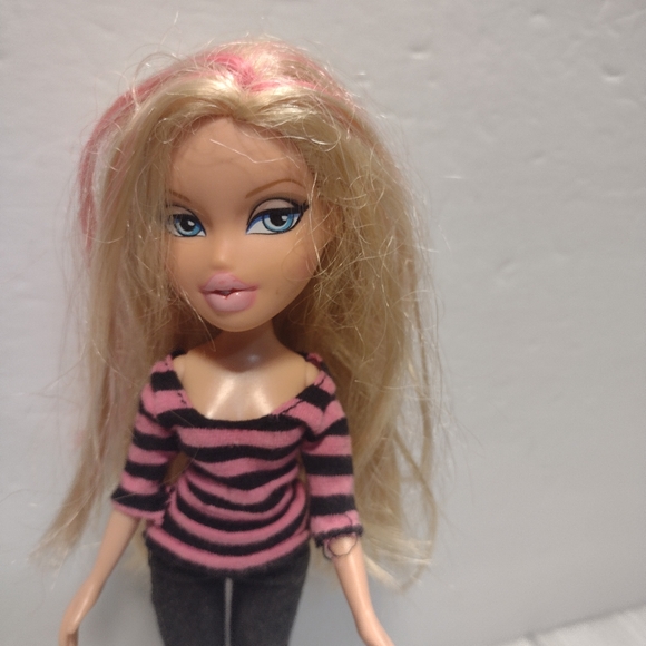 Bratz | Toys | Bratz All Glammed Up Designer Streaks Cloe Original ...